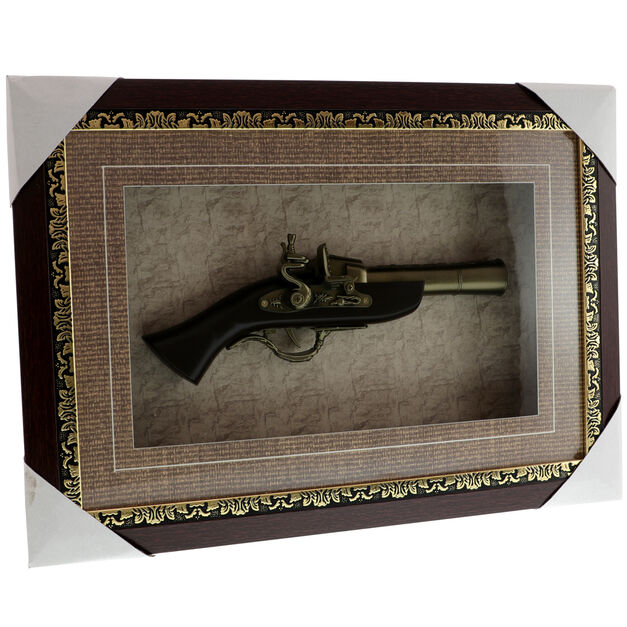 Wall decoration with a musket